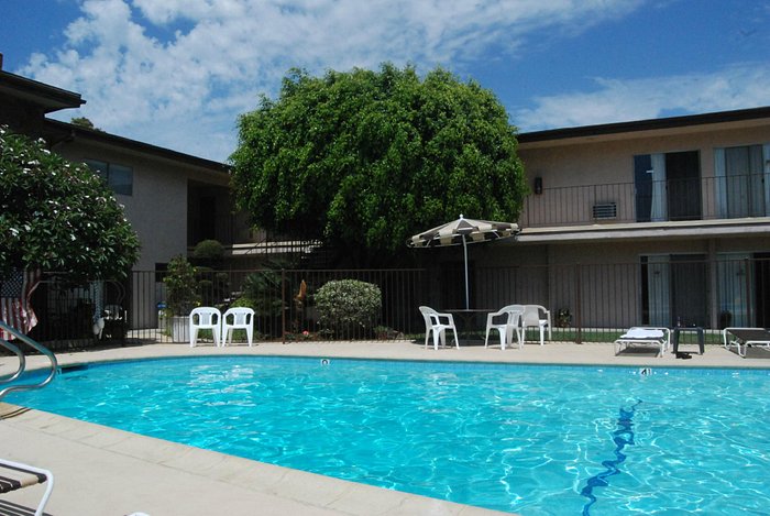 HOTELS – Surf Guitar 101 Festival